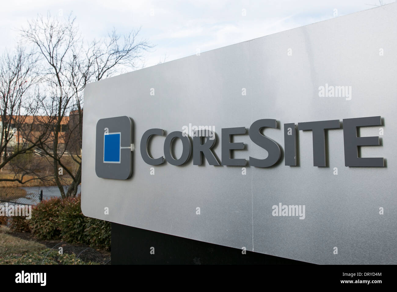 Data center building hi-res stock photography and images - Alamy