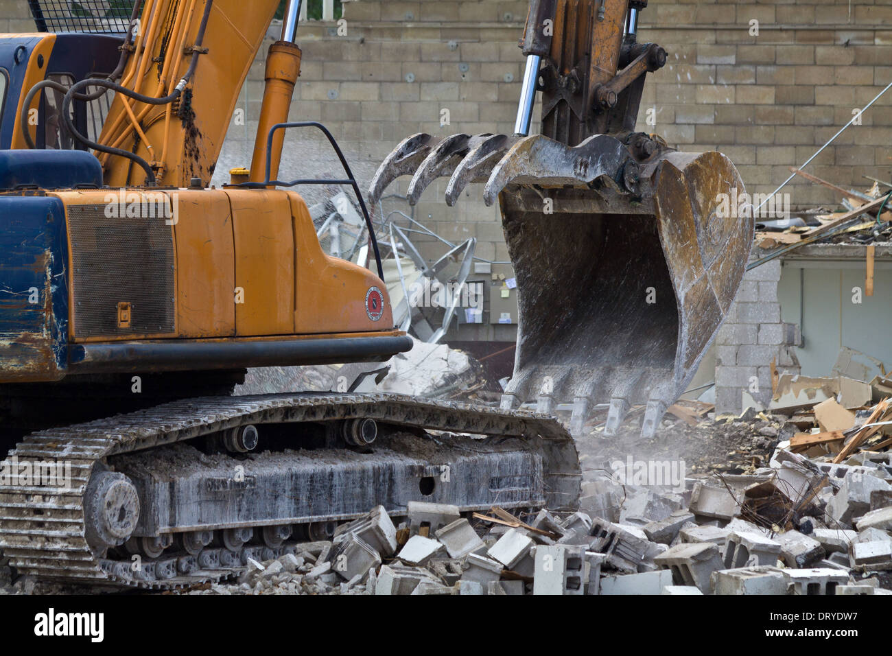 Side view excavator digger hi-res stock photography and images - Alamy