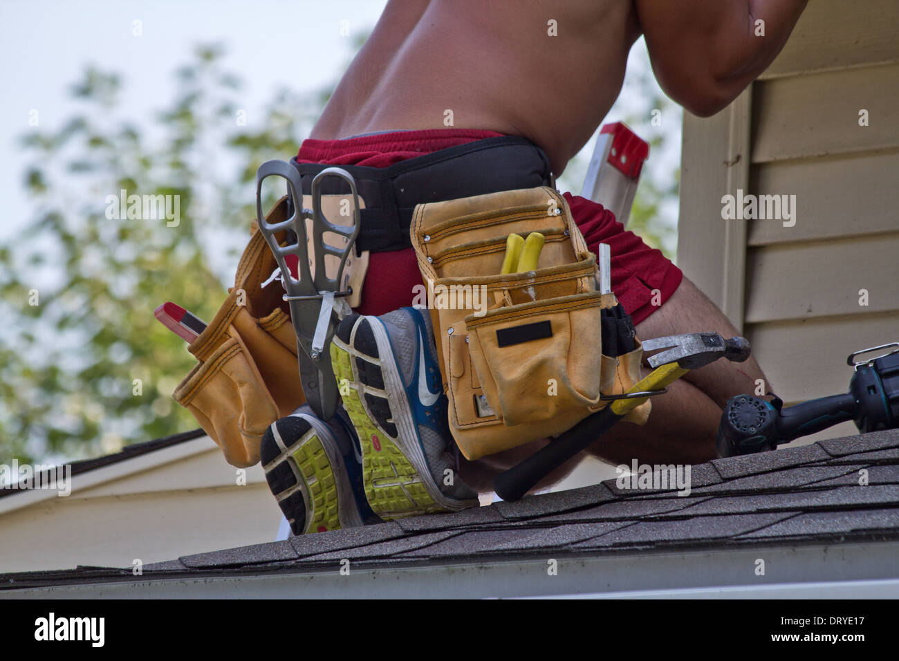 Kneeling hi res hi-res stock photography and images - Alamy