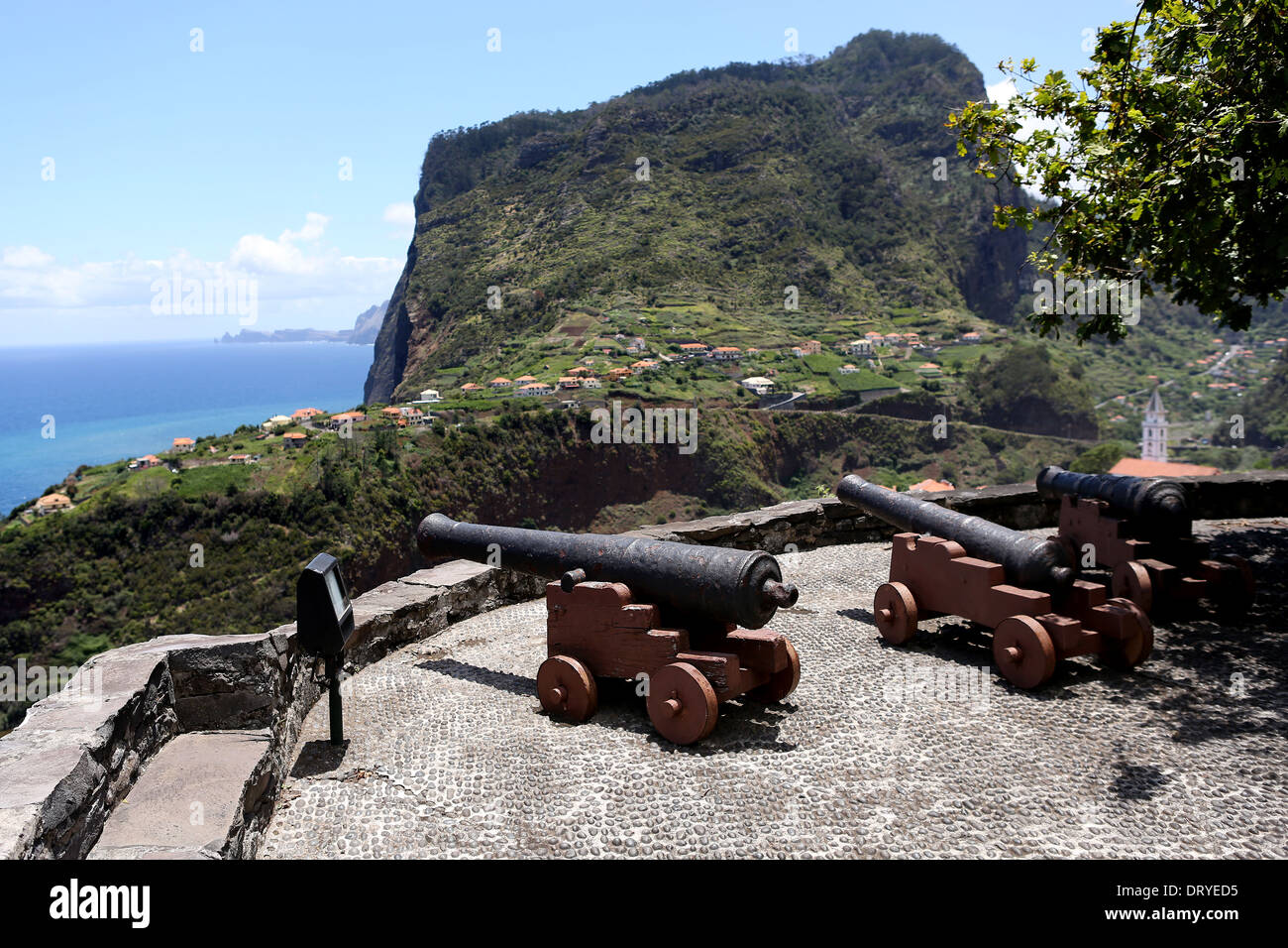 Rock cannons hi-res stock photography and images - Alamy