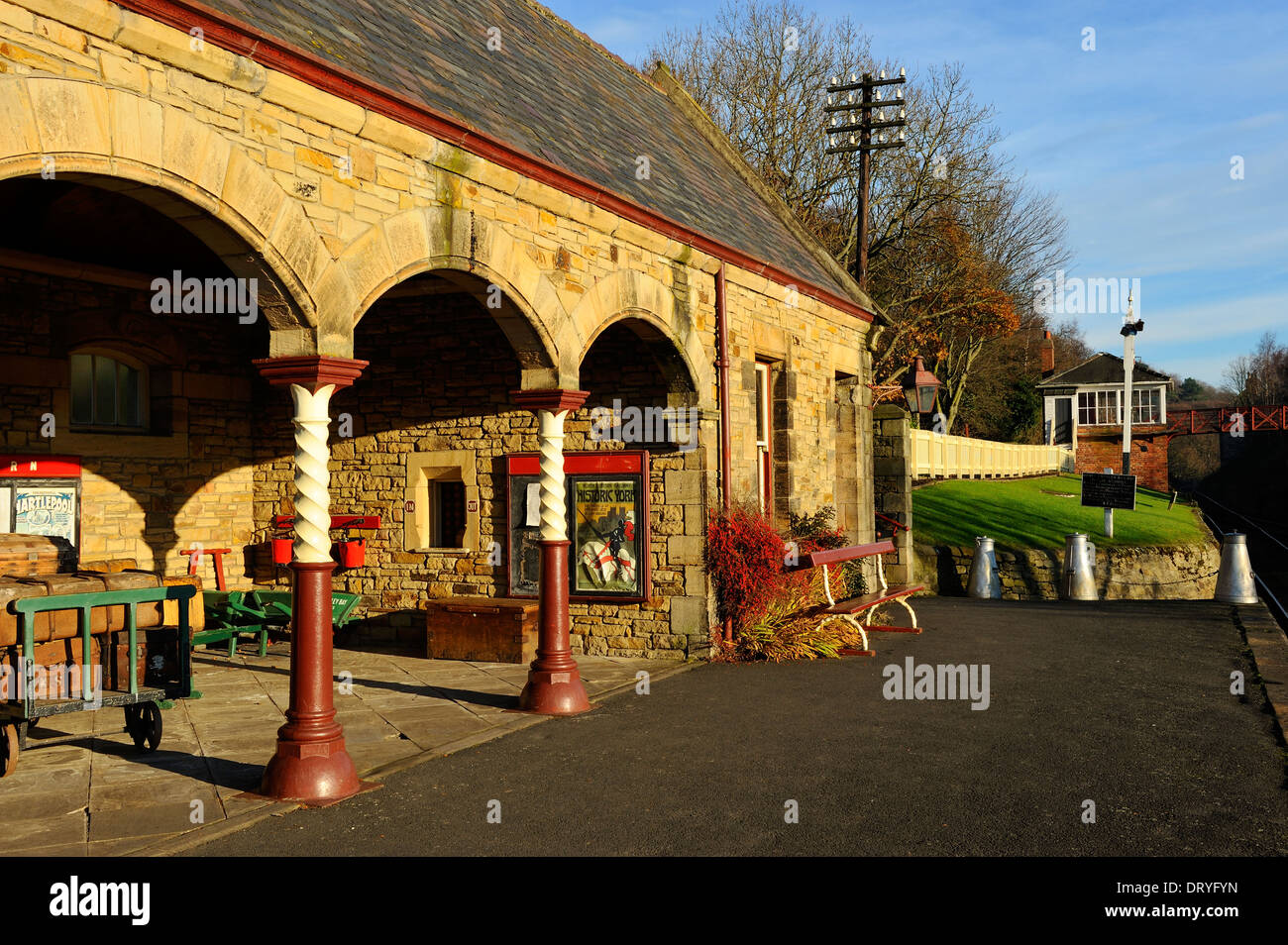 Durham railway station hi-res stock photography and images - Alamy