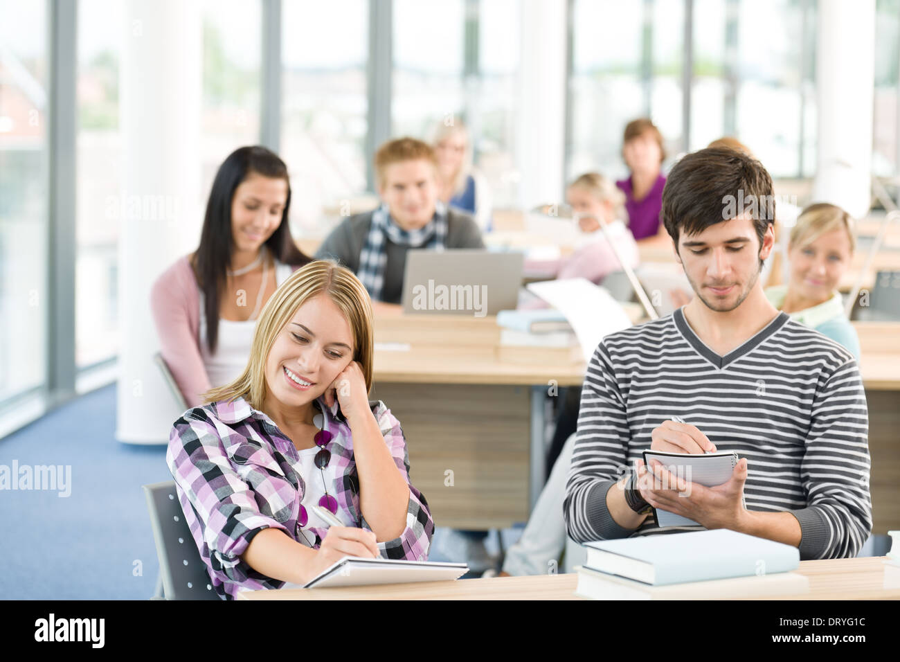 High school students in a group hi-res stock photography and images - Alamy