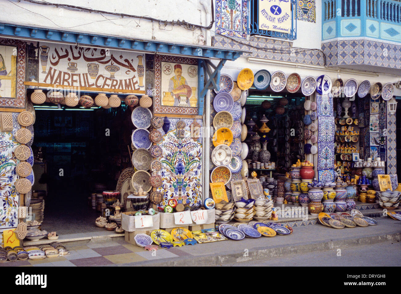Ceramics nabeul tunisia ceramic plate hi-res stock photography and ...