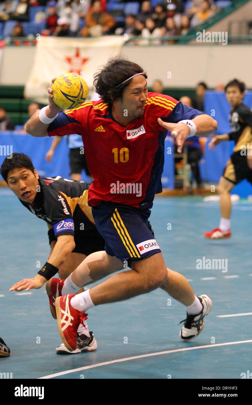 Aichi, Japan. 28th Dec, 2013. (R-L) Daichi Komuro (Osaki Osol), Takashi ...