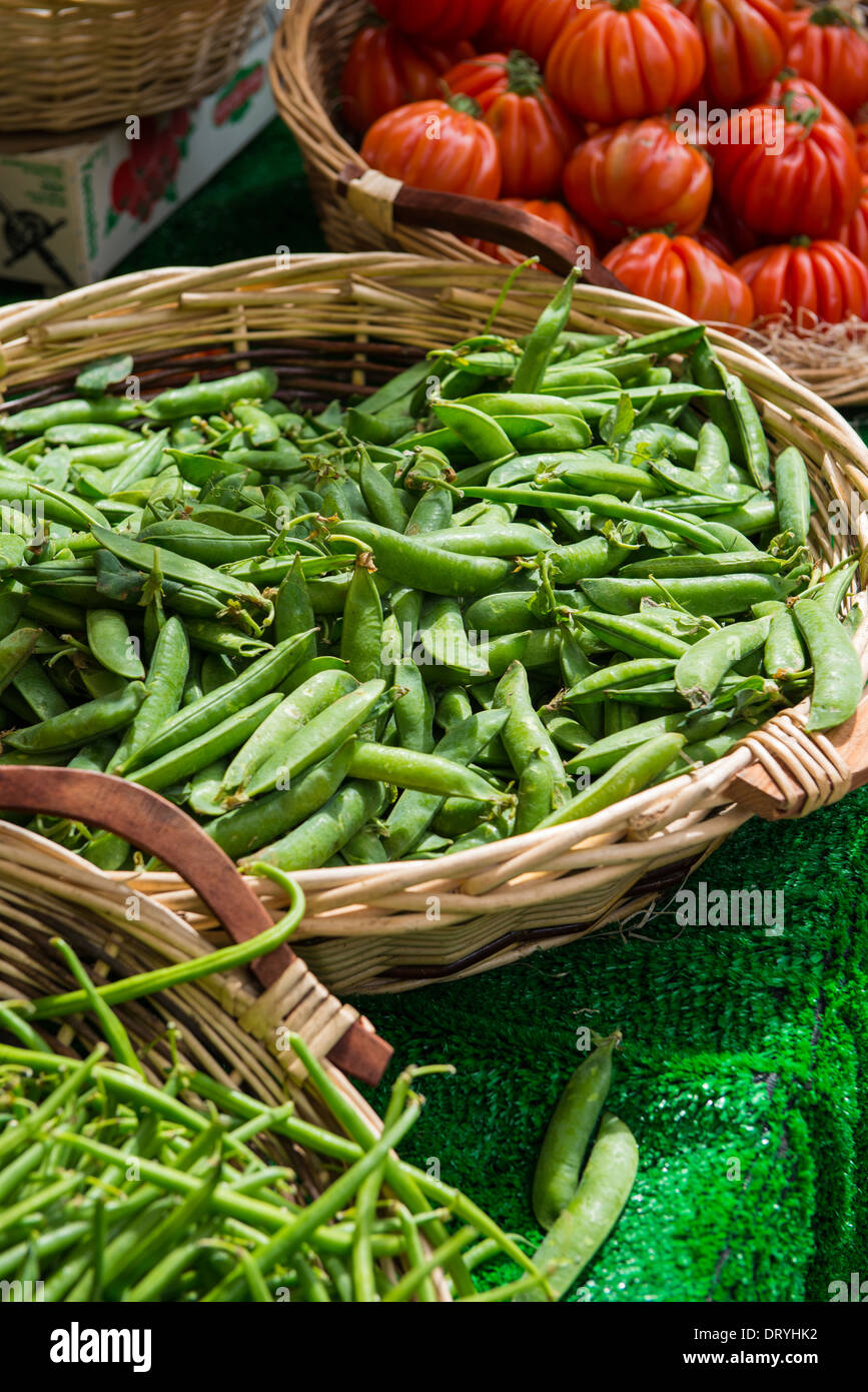 String Beens at Paris Outdoor Market Stock Photo - Alamy
