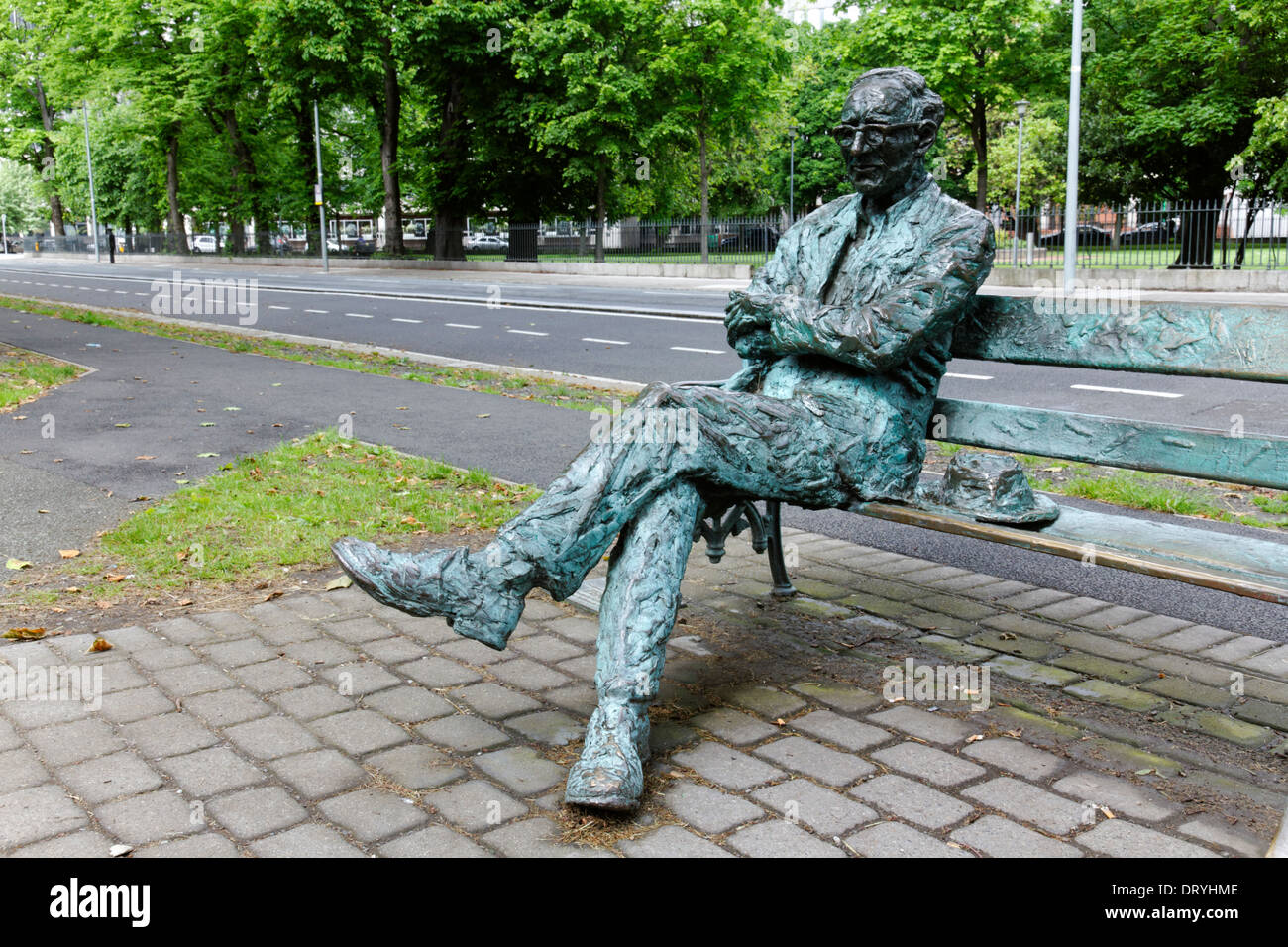 Patrick kavanagh sculpture hi-res stock photography and images - Alamy