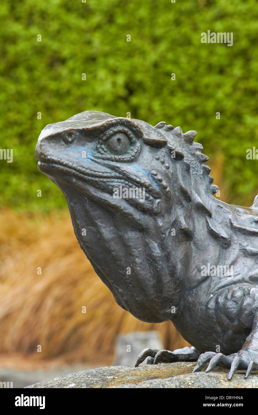 Bronze tuatara southland museum art gallery hi-res stock photography ...