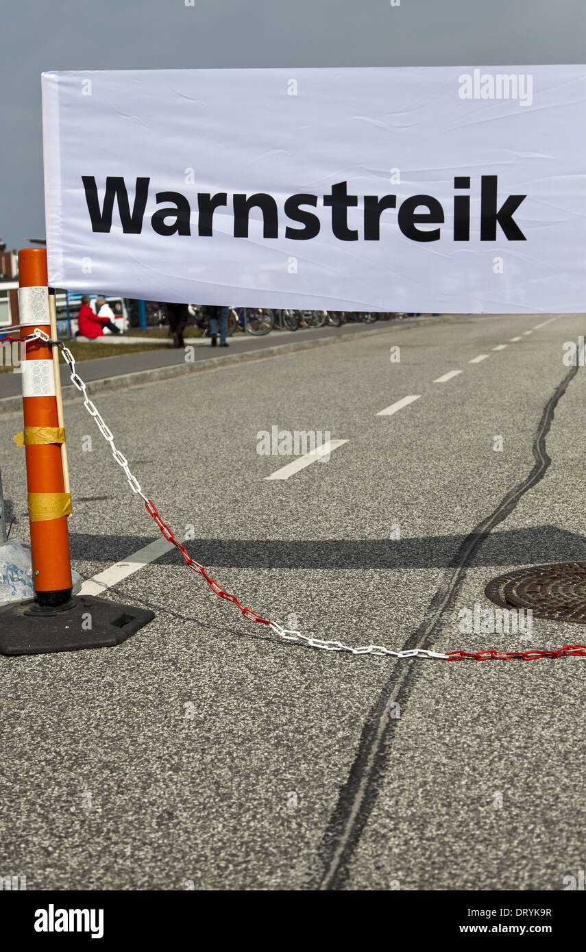 Warnstreik schild hi-res stock photography and images - Alamy