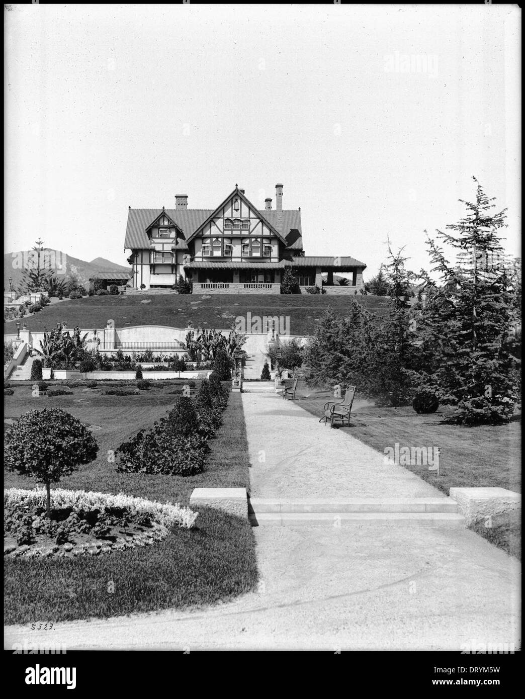 Hollywood hills mansions hi-res stock photography and images - Alamy