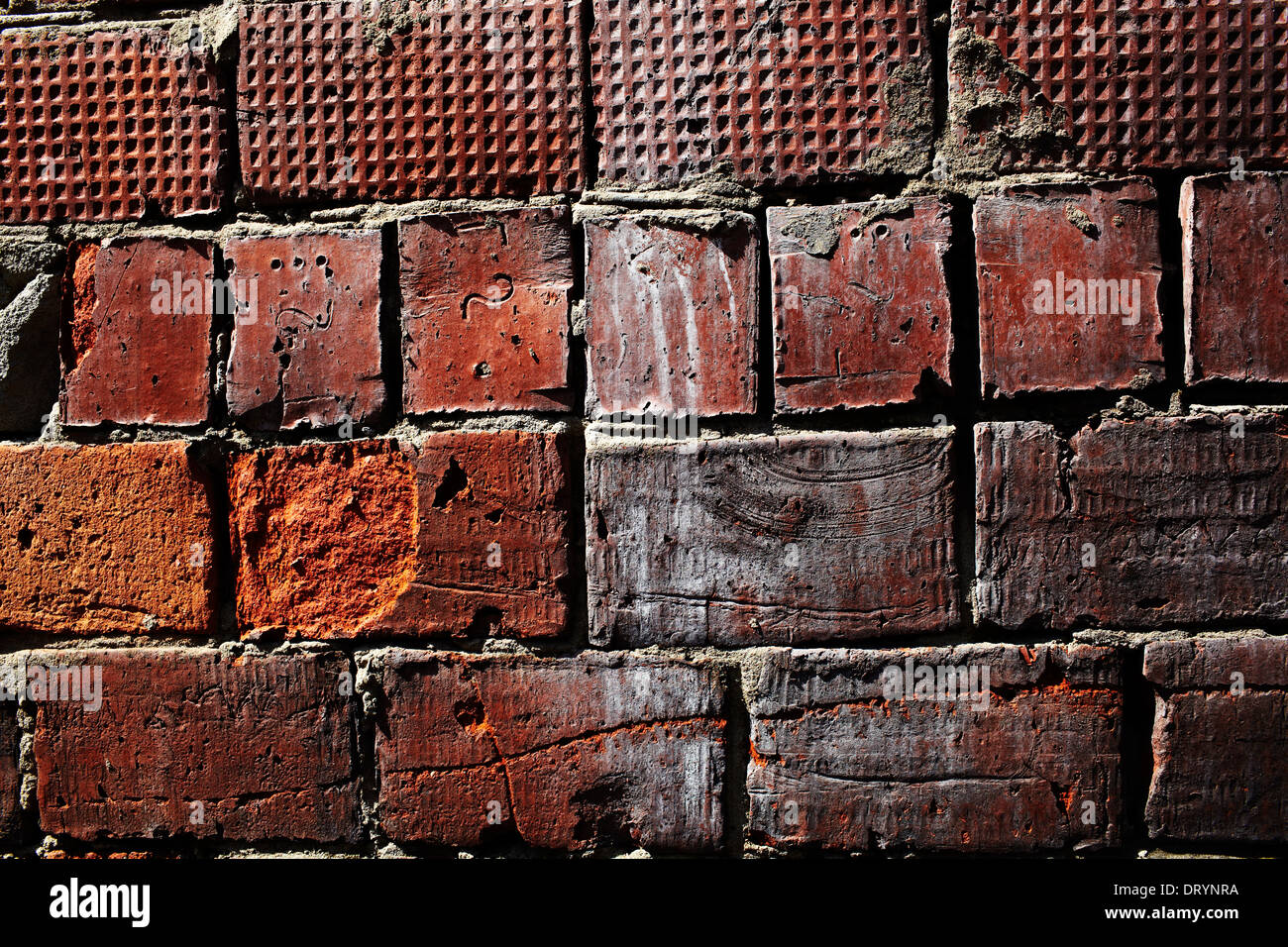 Damaged brick wall Stock Photo - Alamy