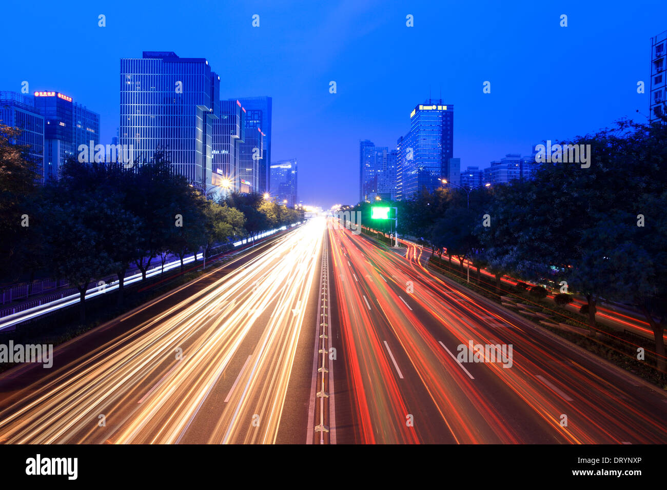 Car traffic on downtown street hi-res stock photography and images - Alamy
