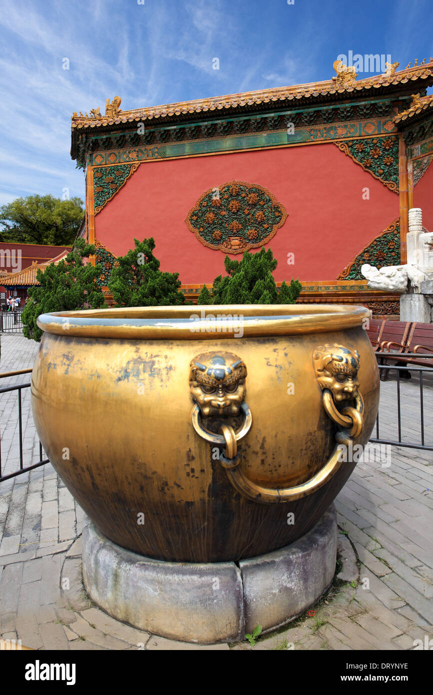 Building architecture water tank hi-res stock photography and images ...