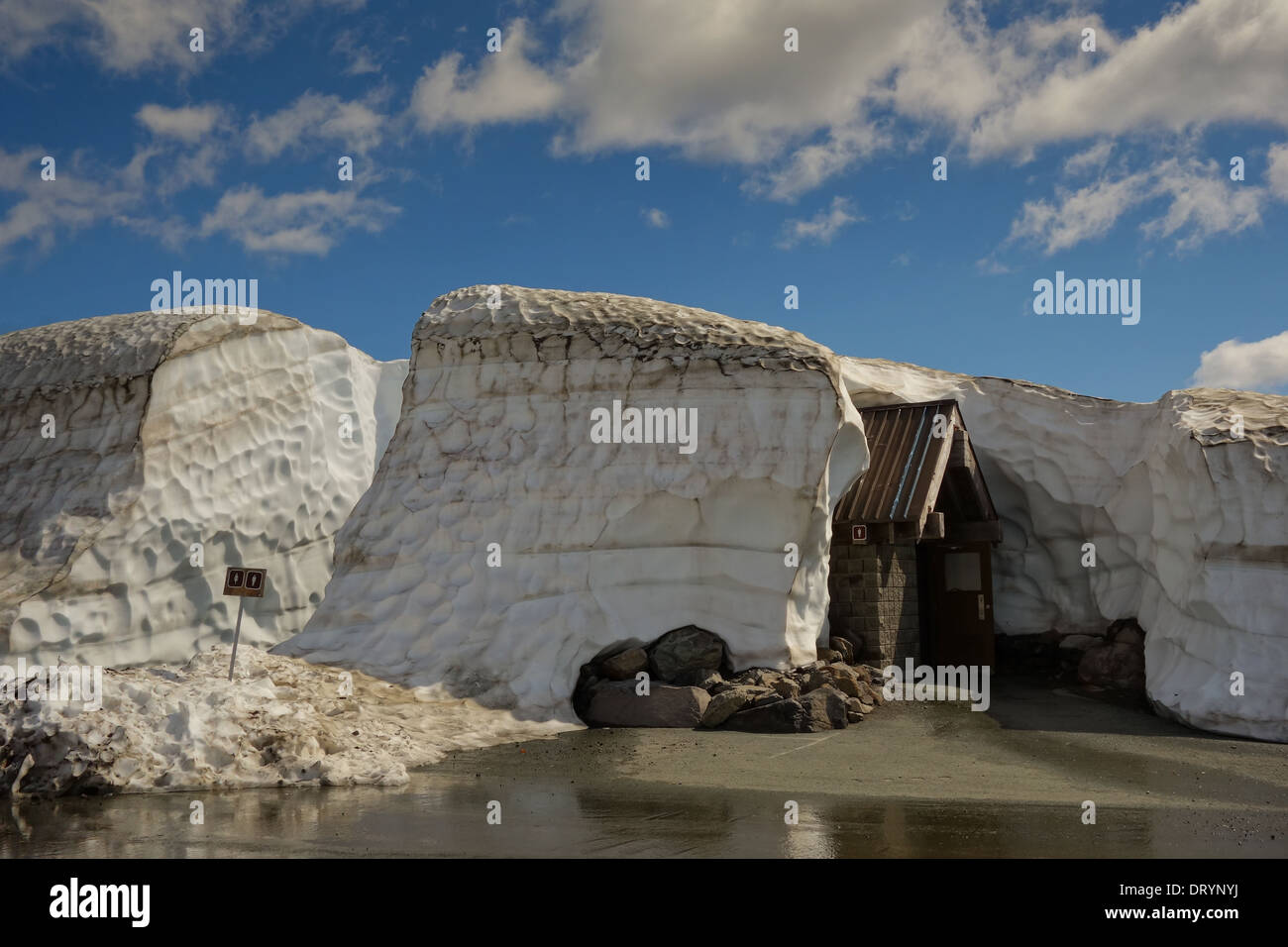 Unmelted snow hi-res stock photography and images - Alamy
