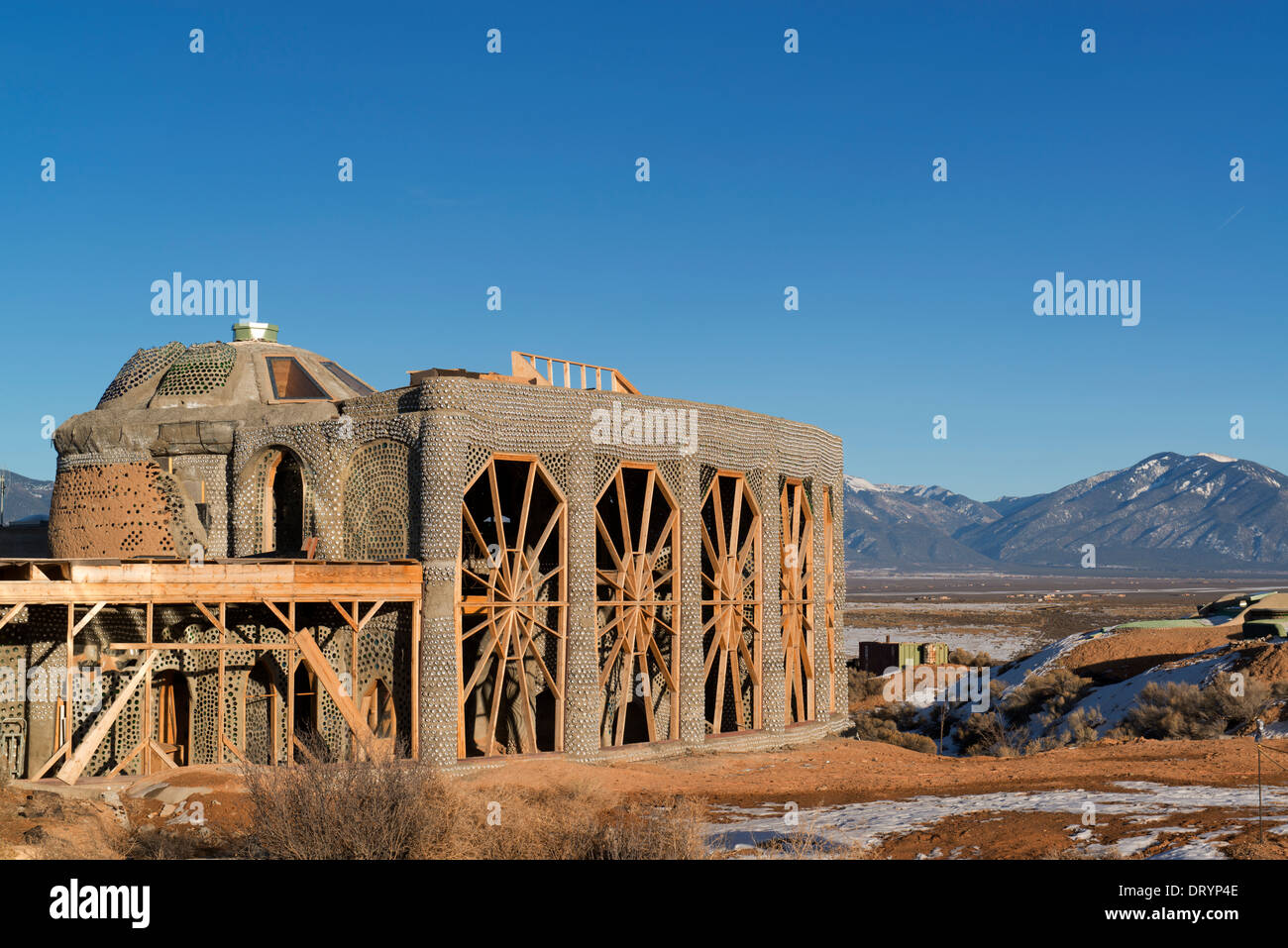 Earthship building architecture hi-res stock photography and images - Alamy