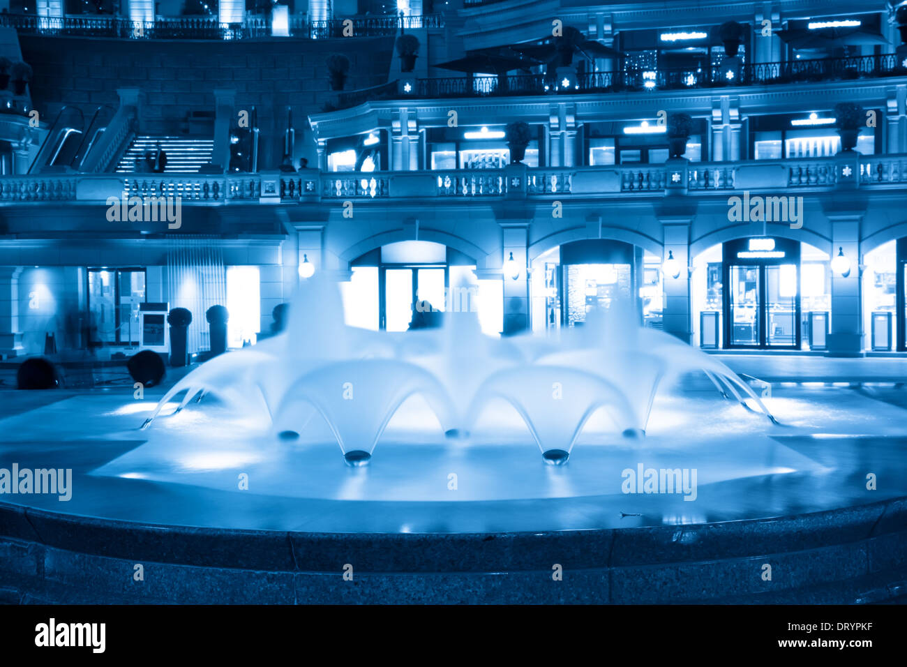Building and fountain hi-res stock photography and images - Alamy