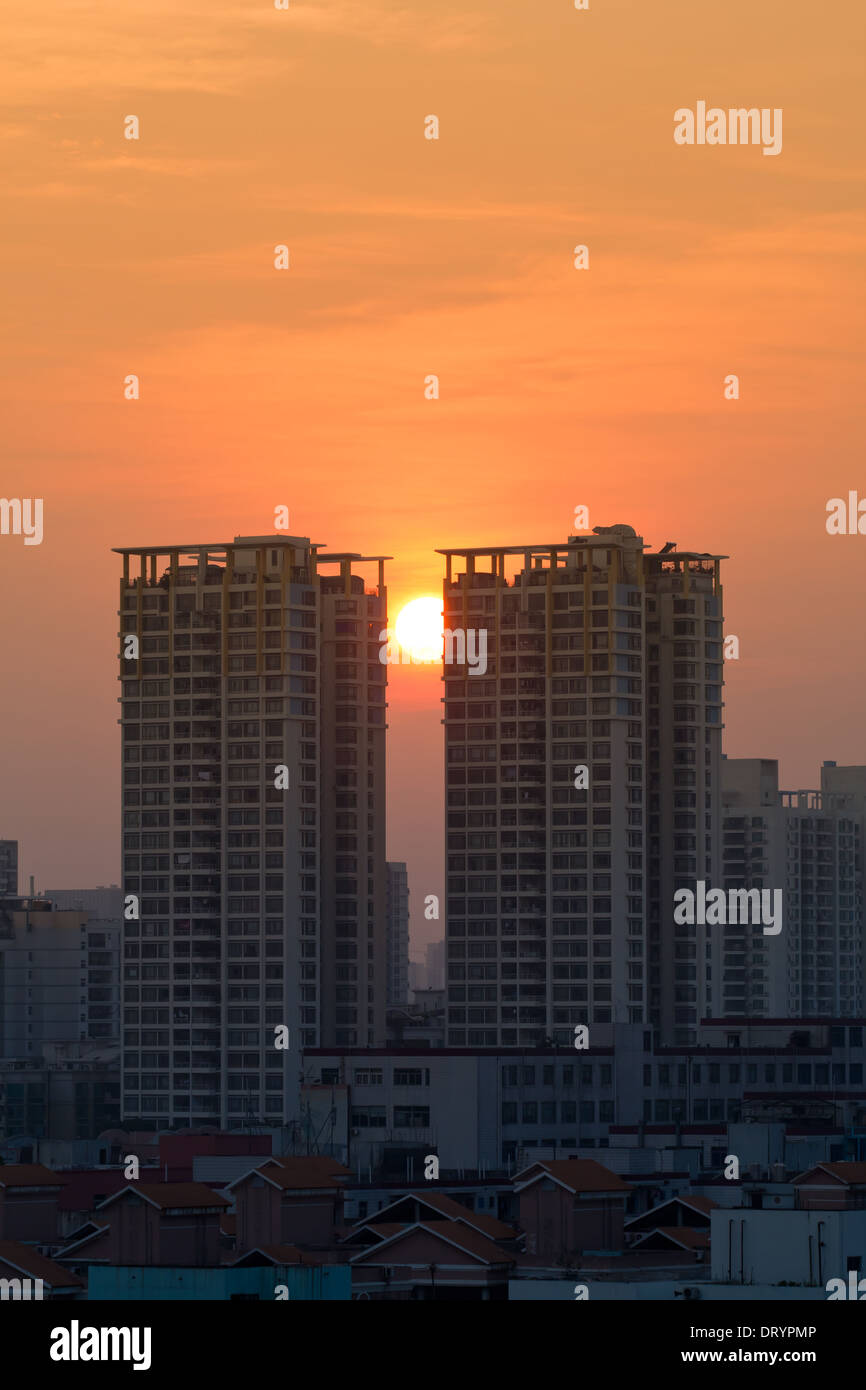 City scene scenery hi-res stock photography and images - Alamy