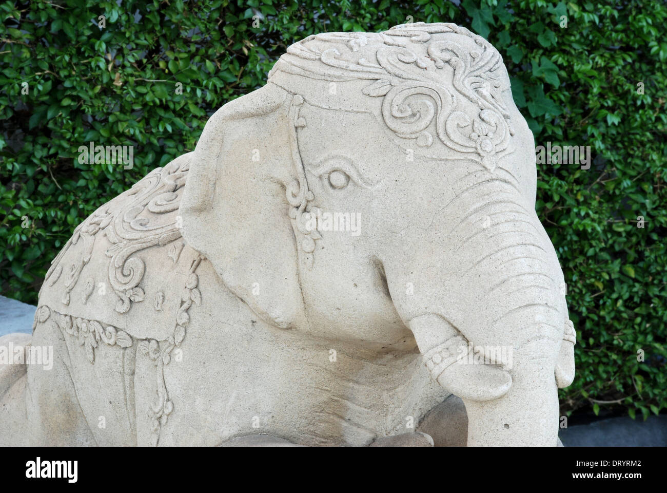 Sand elephant sculpture hi-res stock photography and images - Alamy