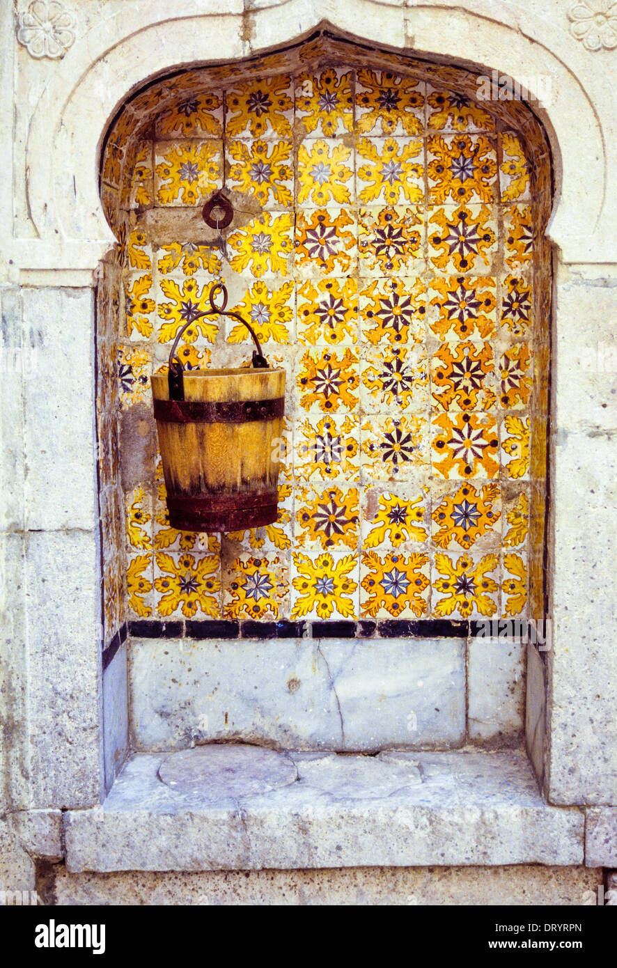 Ceramics tunis medina tunisia tiles hi-res stock photography and images ...
