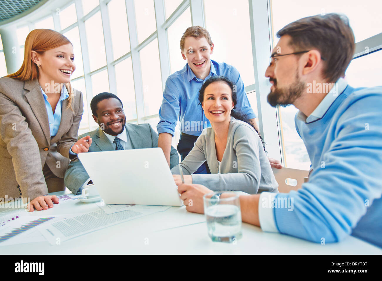 Partners sharing ideas hi-res stock photography and images - Alamy