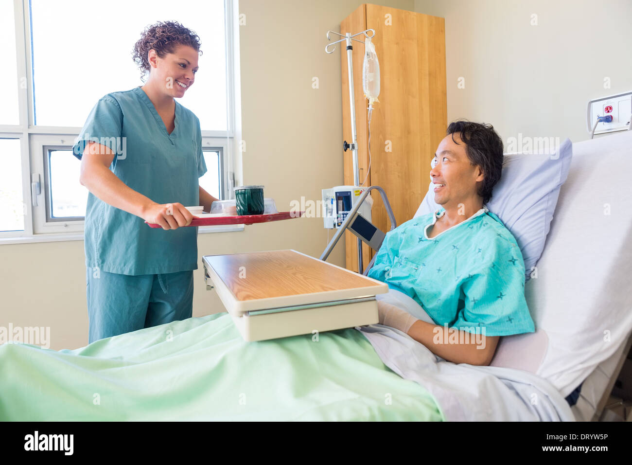 Female nurse serving food patient hi-res stock photography and images ...