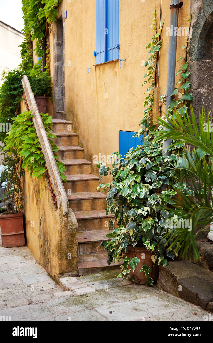 Idyllic mediterranean street scene Stock Photo - Alamy