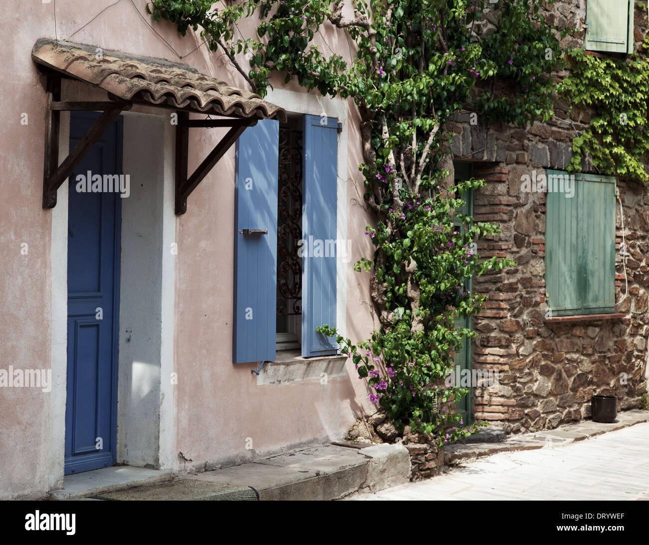 Idyllic mediterranean street scene Stock Photo - Alamy