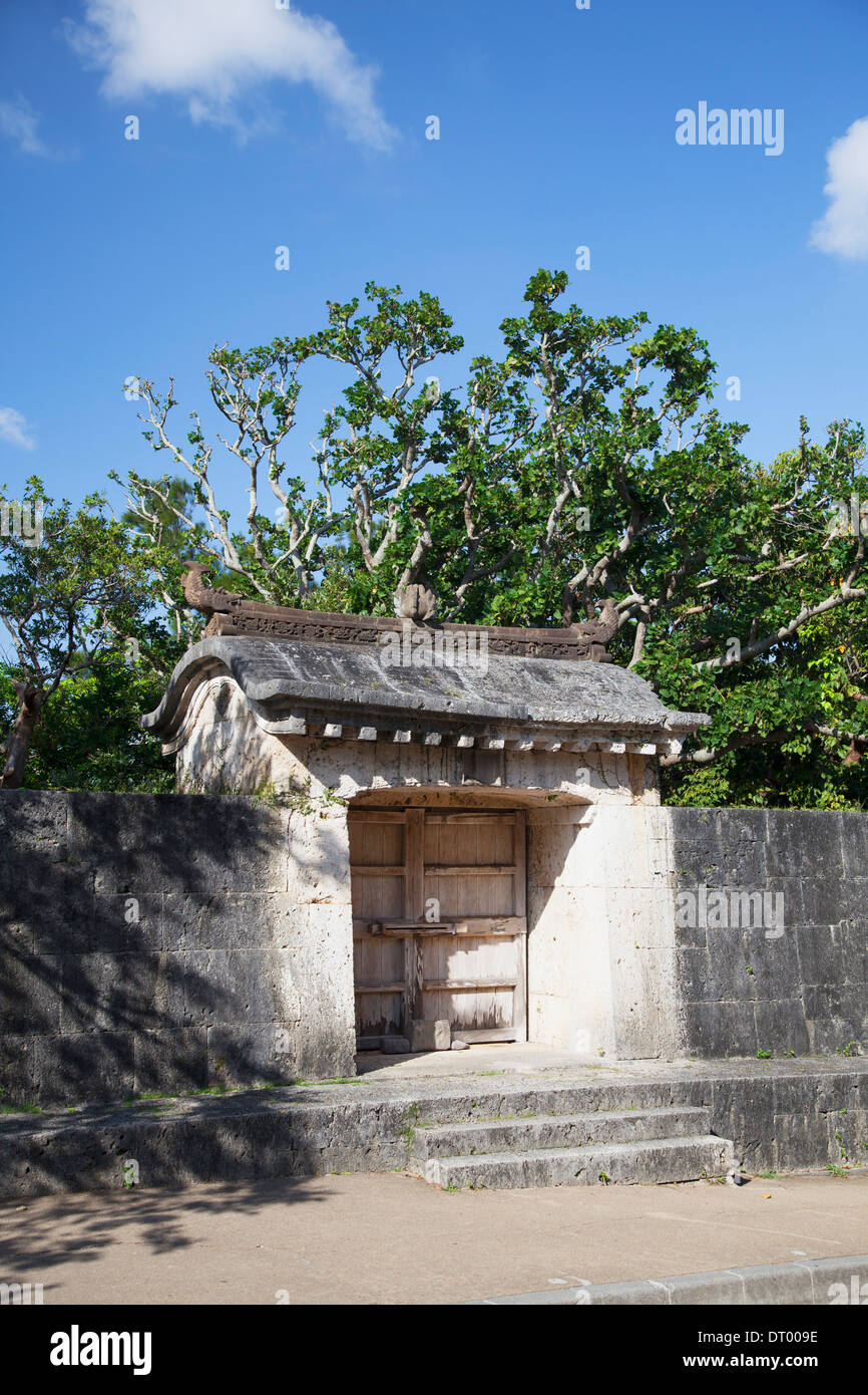 Shuri castle gate hi-res stock photography and images - Alamy