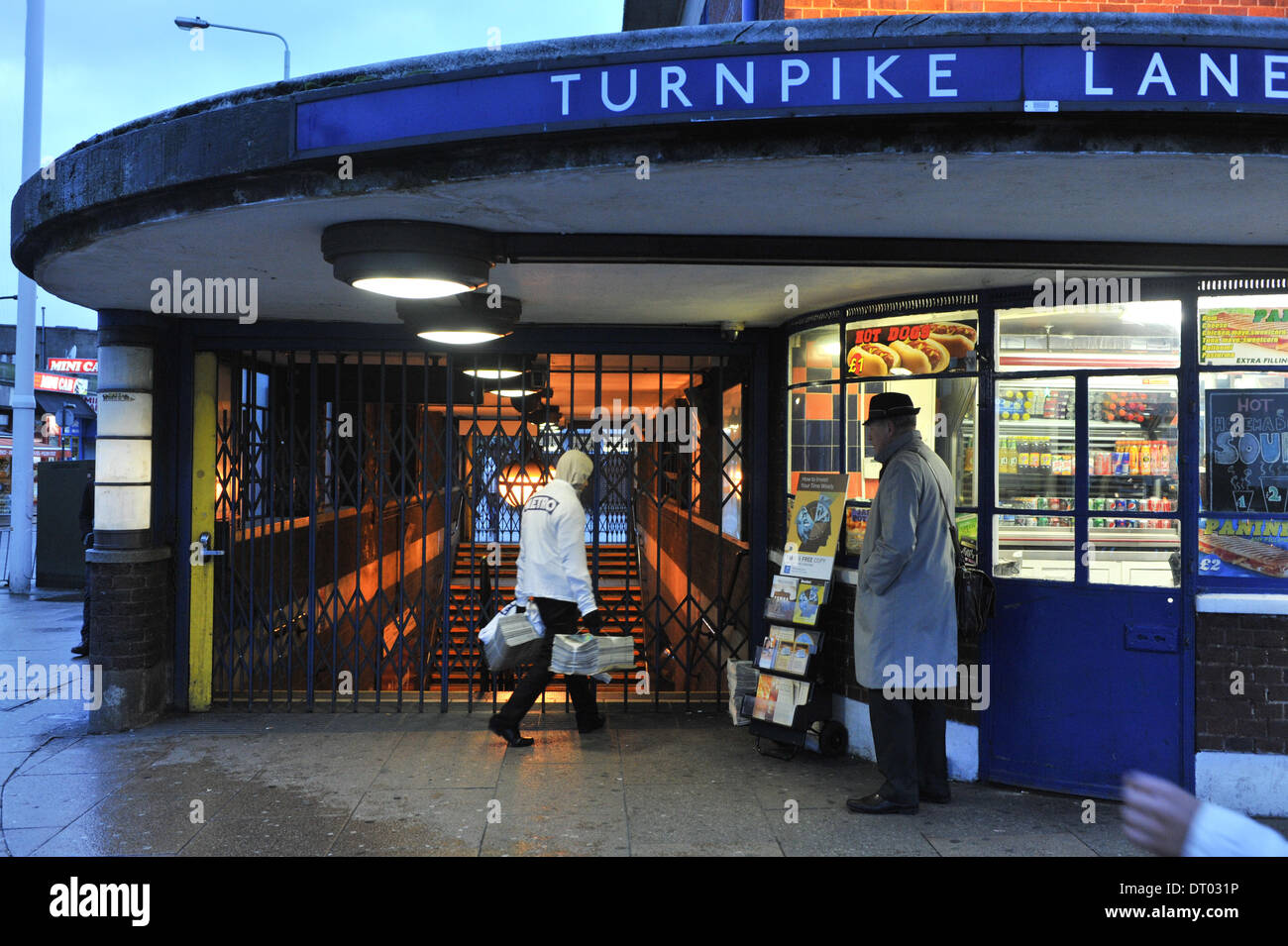 Turnpike Lane, London, UK. 5th February 2014. Tube strike, Turnpike ...