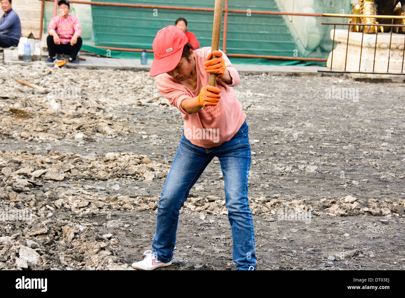 Chinese workmen hi-res stock photography and images - Alamy