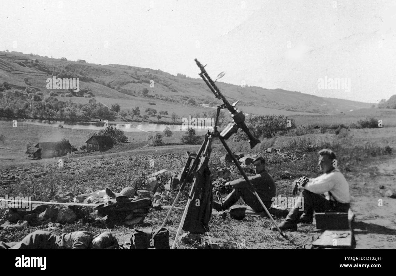 Soldiers as Guardians with a machine gun in France Stock Photo - Alamy