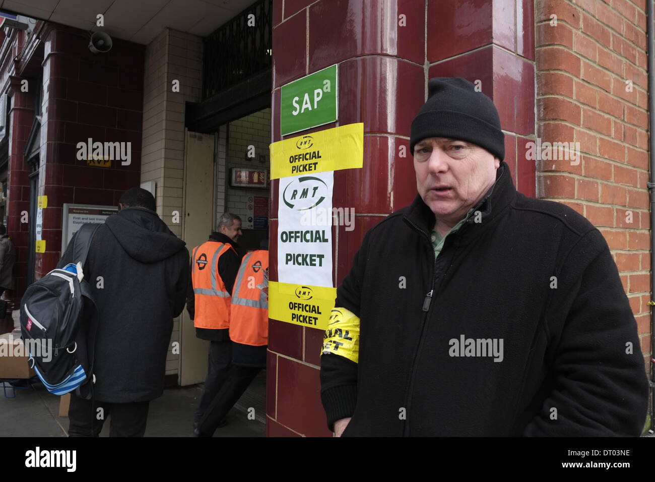 London, UK . 05th Feb, 2014. Union member on the picket line at ...