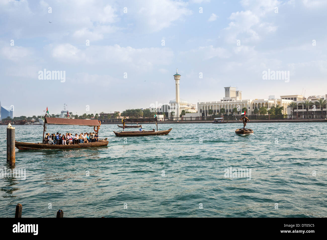 Traditional Abra in Dubai creek Stock Photo - Alamy