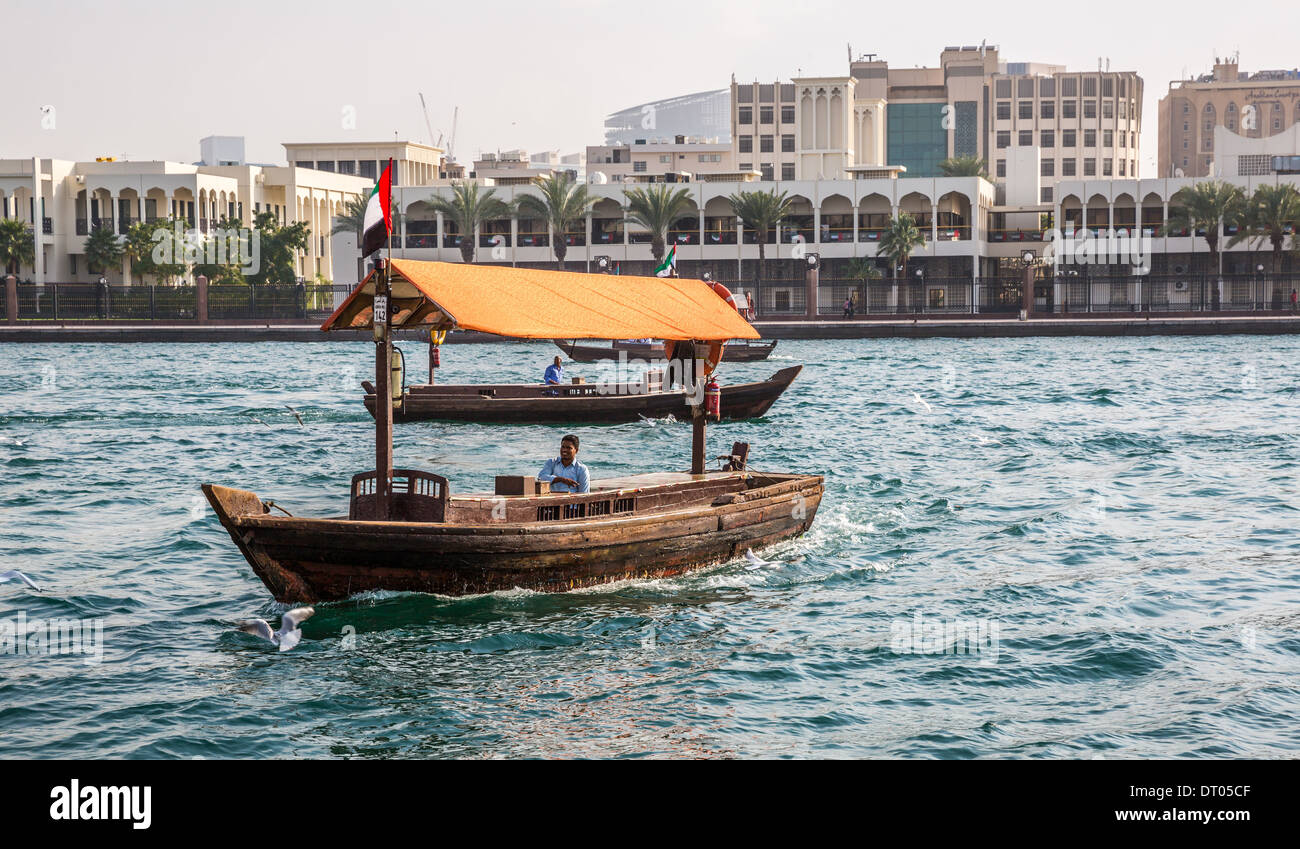 Traditional Abra in Dubai creek Stock Photo - Alamy
