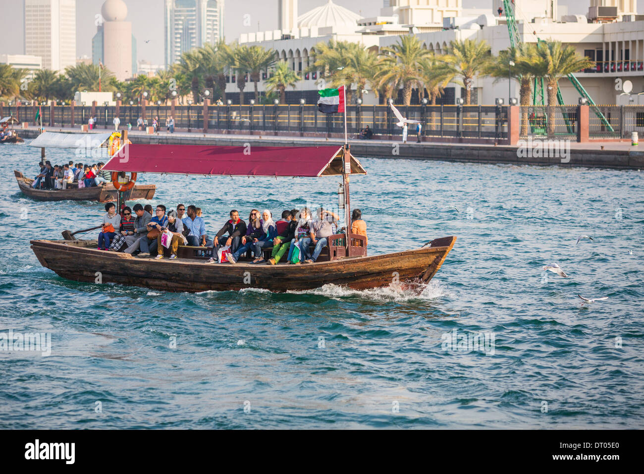 Traditional Abra in Dubai creek Stock Photo - Alamy