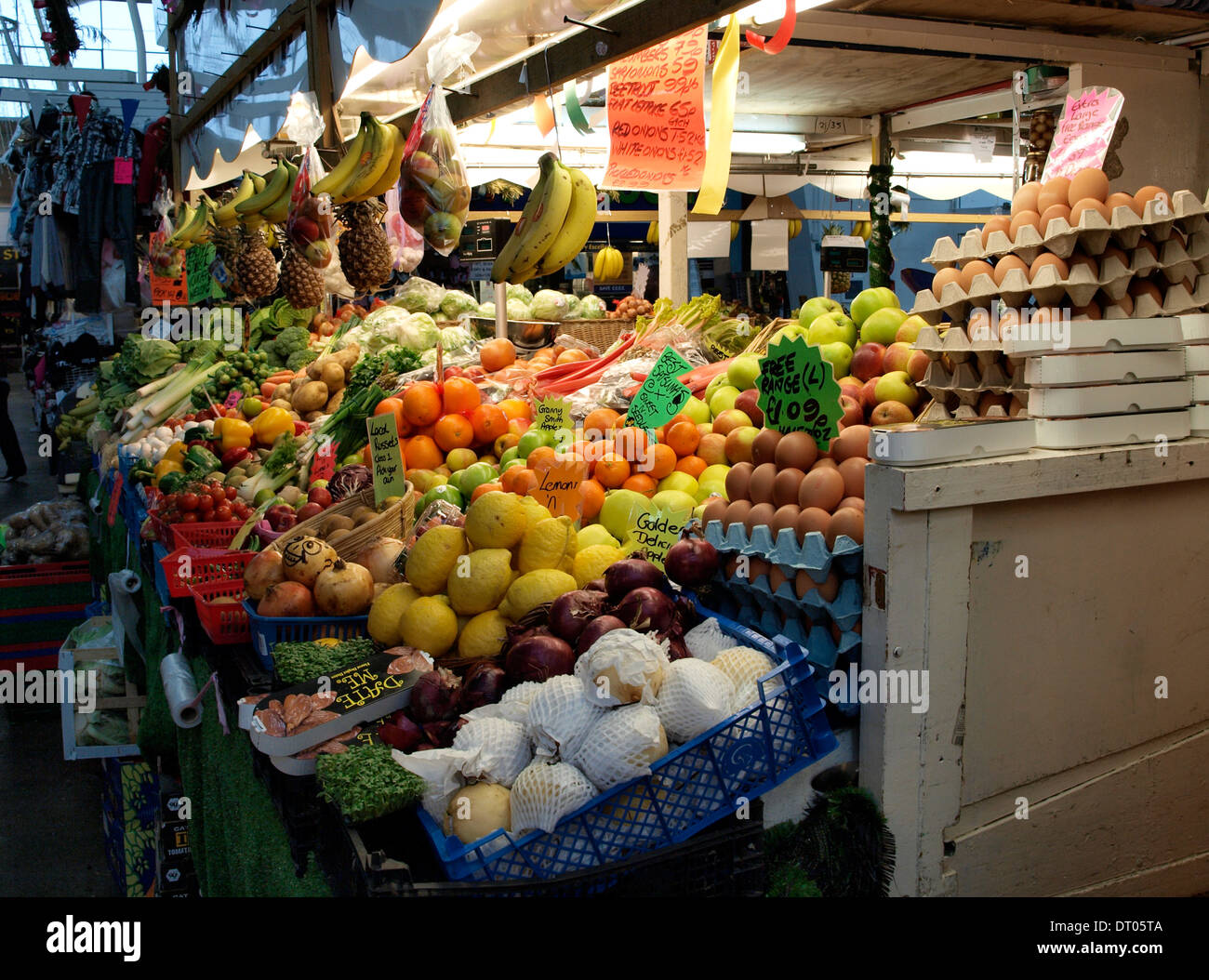 Stacked fruit market hi-res stock photography and images - Alamy