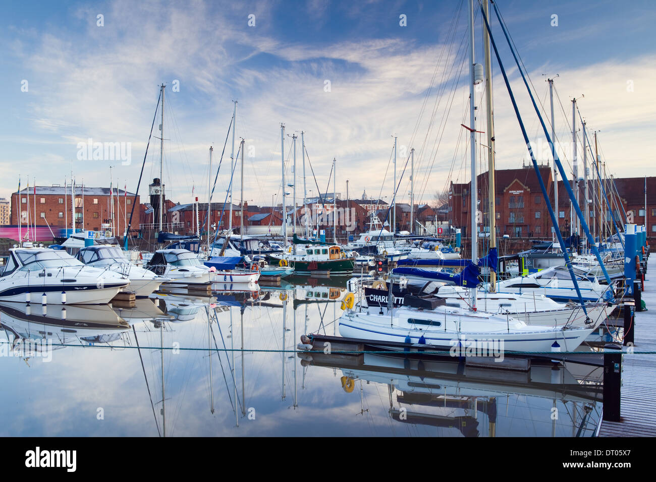 Hull marina hi-res stock photography and images - Alamy