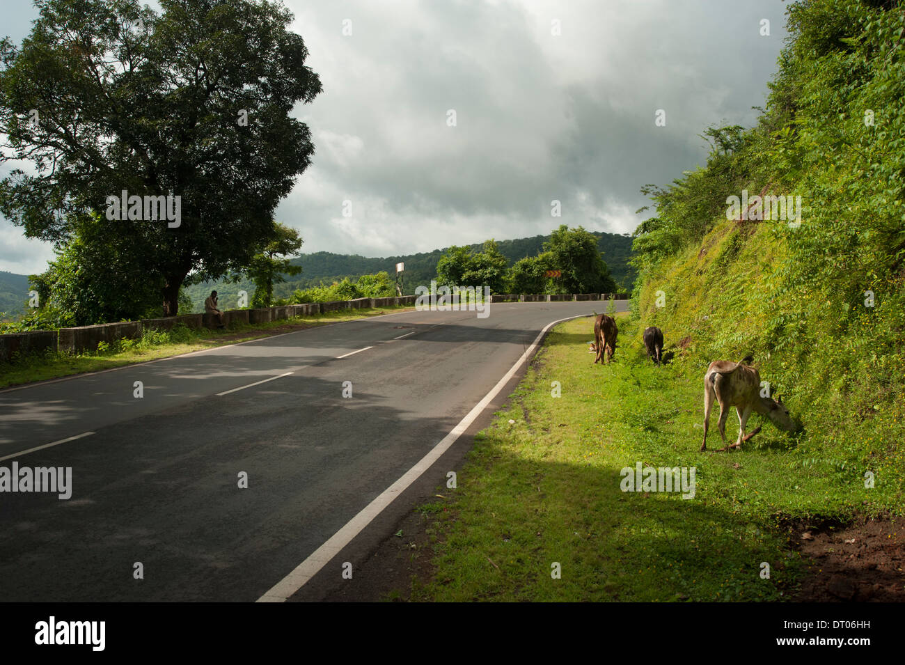 Old bombay road road mumbai hi-res stock photography and images - Alamy