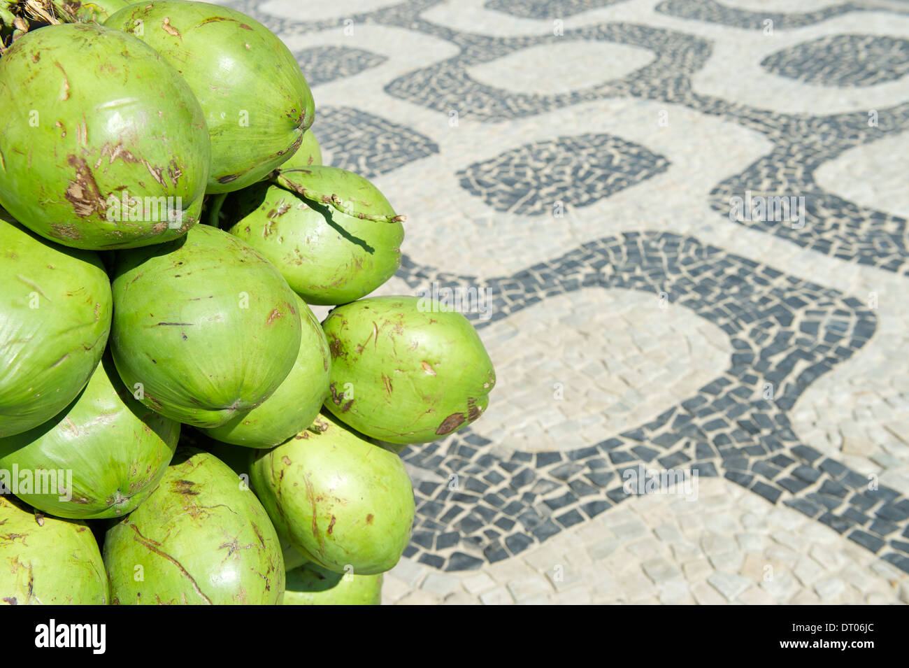 Coco verde hi-res stock photography and images - Alamy