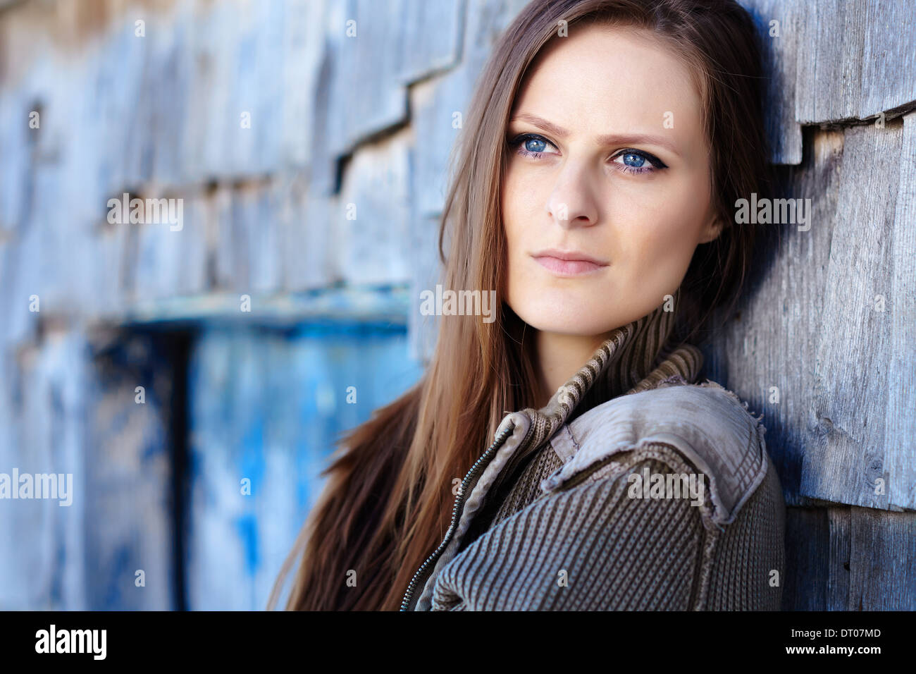 Log cabin girl hi-res stock photography and images - Alamy