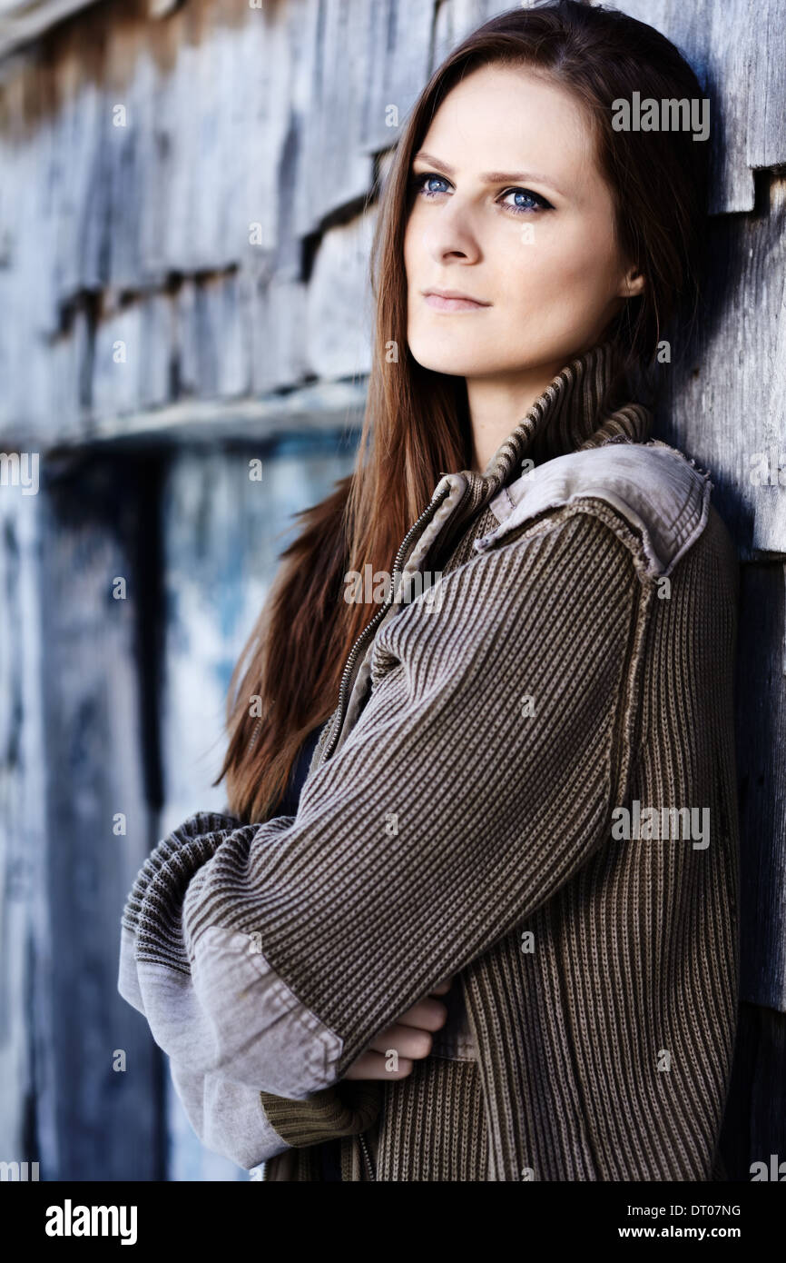 Log cabin girl hi-res stock photography and images - Alamy