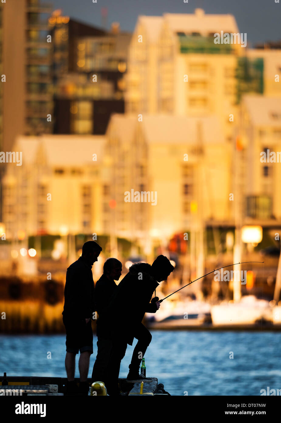 People fishing off dock hi-res stock photography and images - Alamy