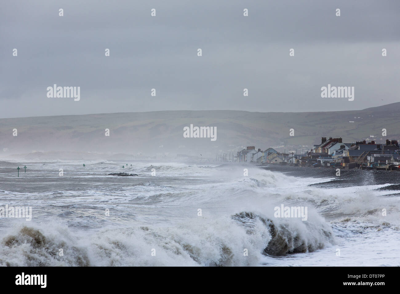 Borth sea defences wales hi-res stock photography and images - Alamy