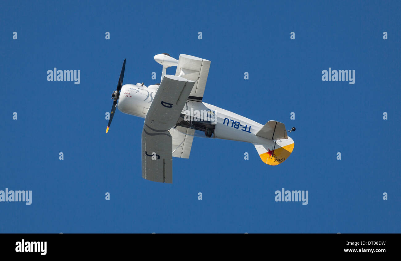 Airplane tricks hi-res stock photography and images - Alamy