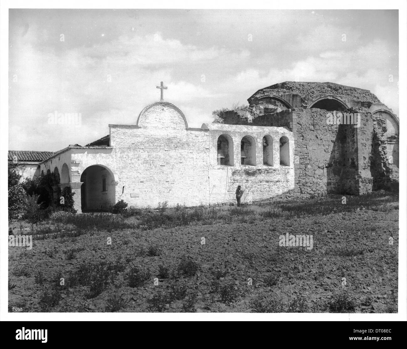 San juan capistrano mission california Black and White Stock Photos ...