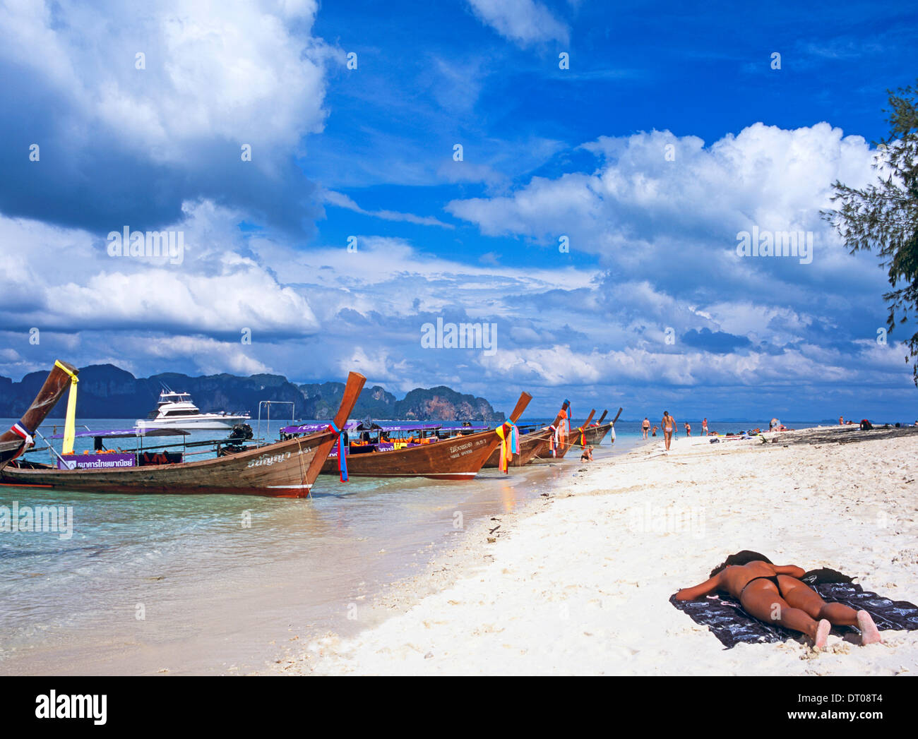 People sunbathing on beach holidays hi-res stock photography and images ...