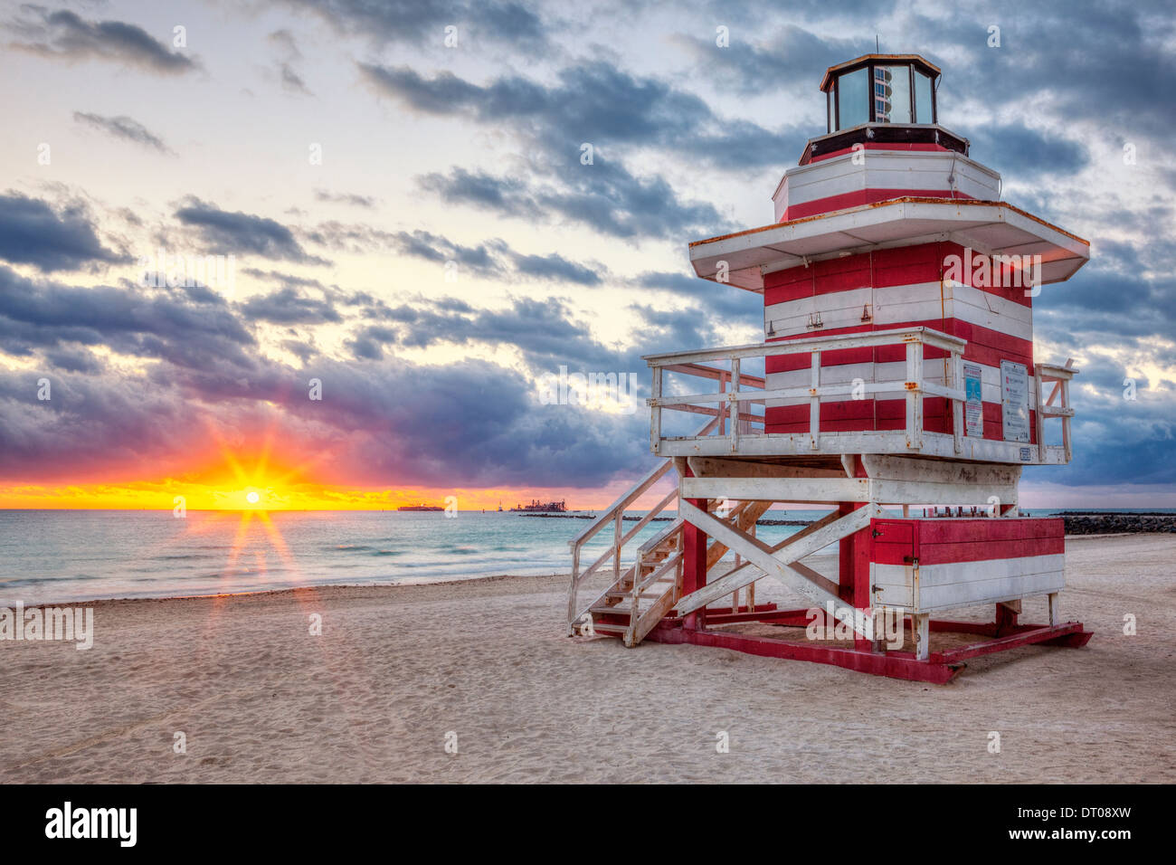 Famous Miami South Beach sunrise with lifeguard tower Stock Photo - Alamy