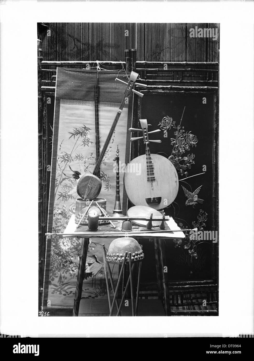 Chinese instruments vintage photo hi-res stock photography and images ...