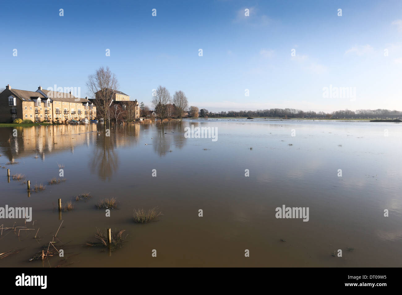FLOODING IN ST IVES CAMBRIDGESHIRE AFTER RIVER GREAT OUSE BURST ITS ...