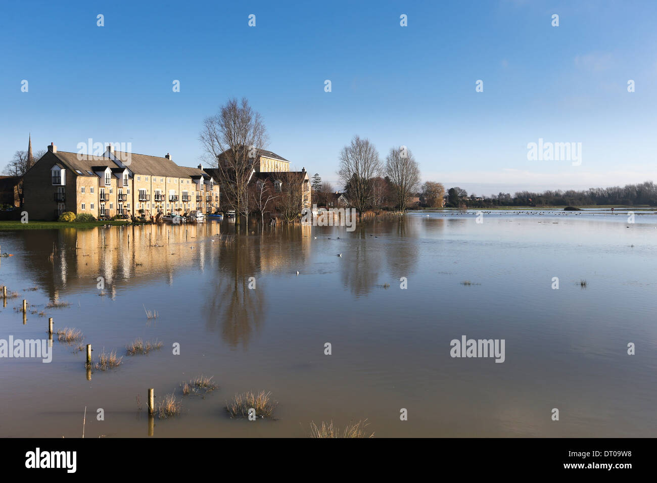 FLOODING IN ST IVES CAMBRIDGESHIRE AFTER RIVER GREAT OUSE BURST ITS ...