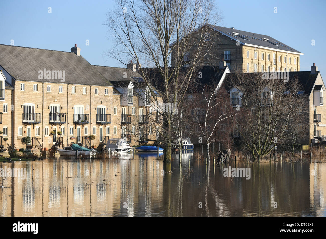 FLOODING IN ST IVES CAMBRIDGESHIRE AFTER RIVER GREAT OUSE BURST ITS ...